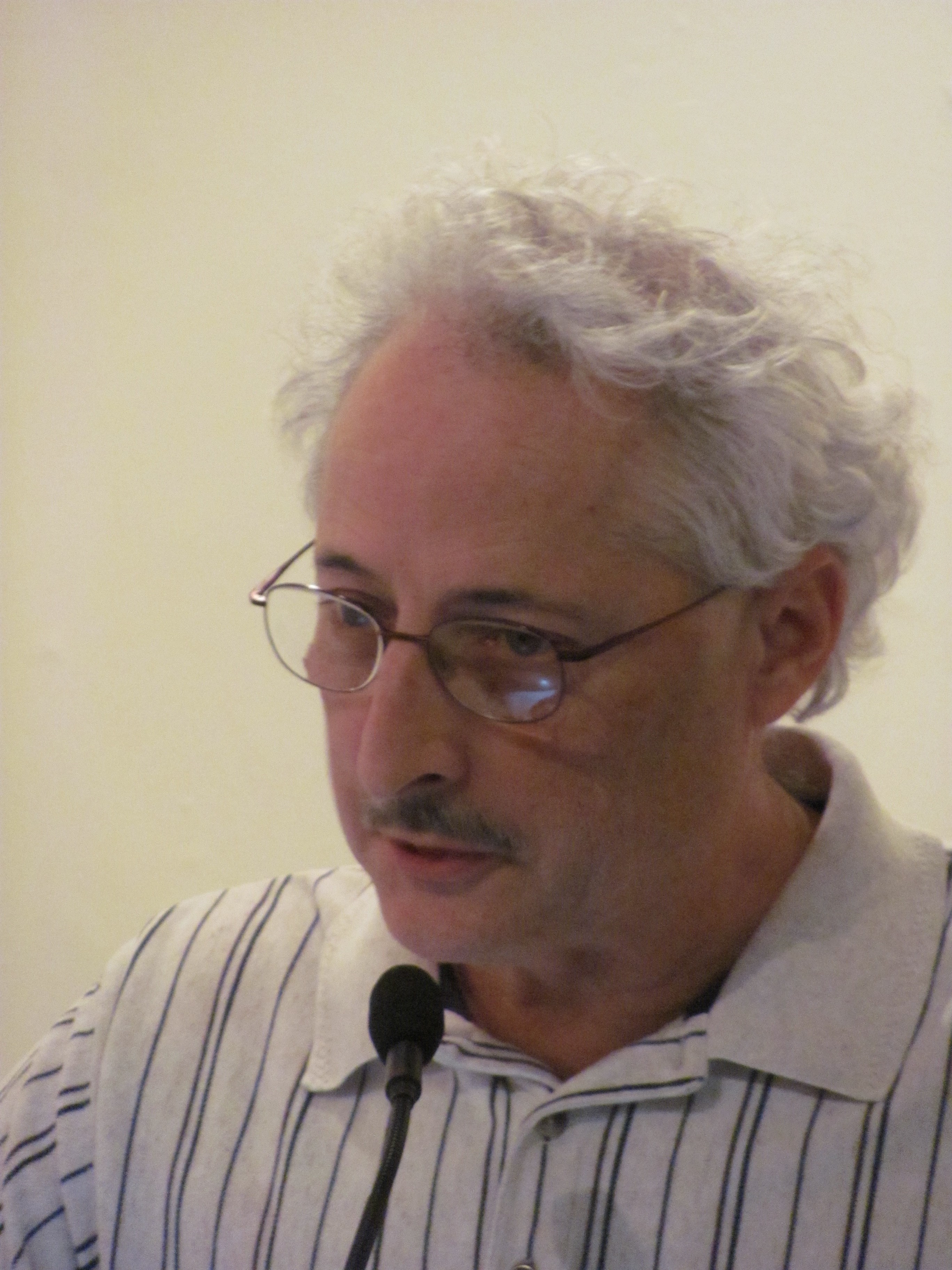 Greg Field – april pameticky